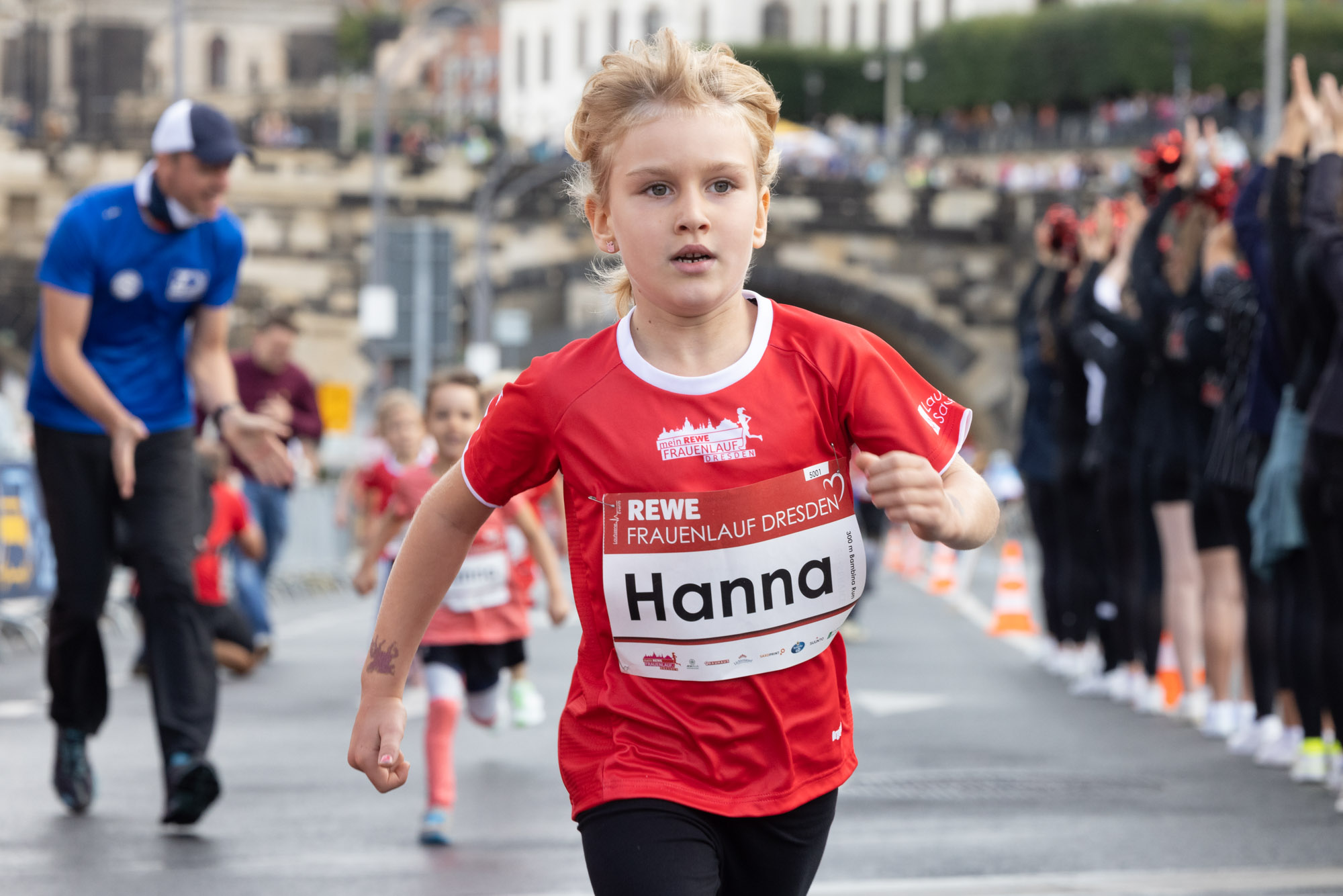 Frauenlauf durch Elbflorenz: Die schönsten Bilder vom REWE Frauenlauf ...