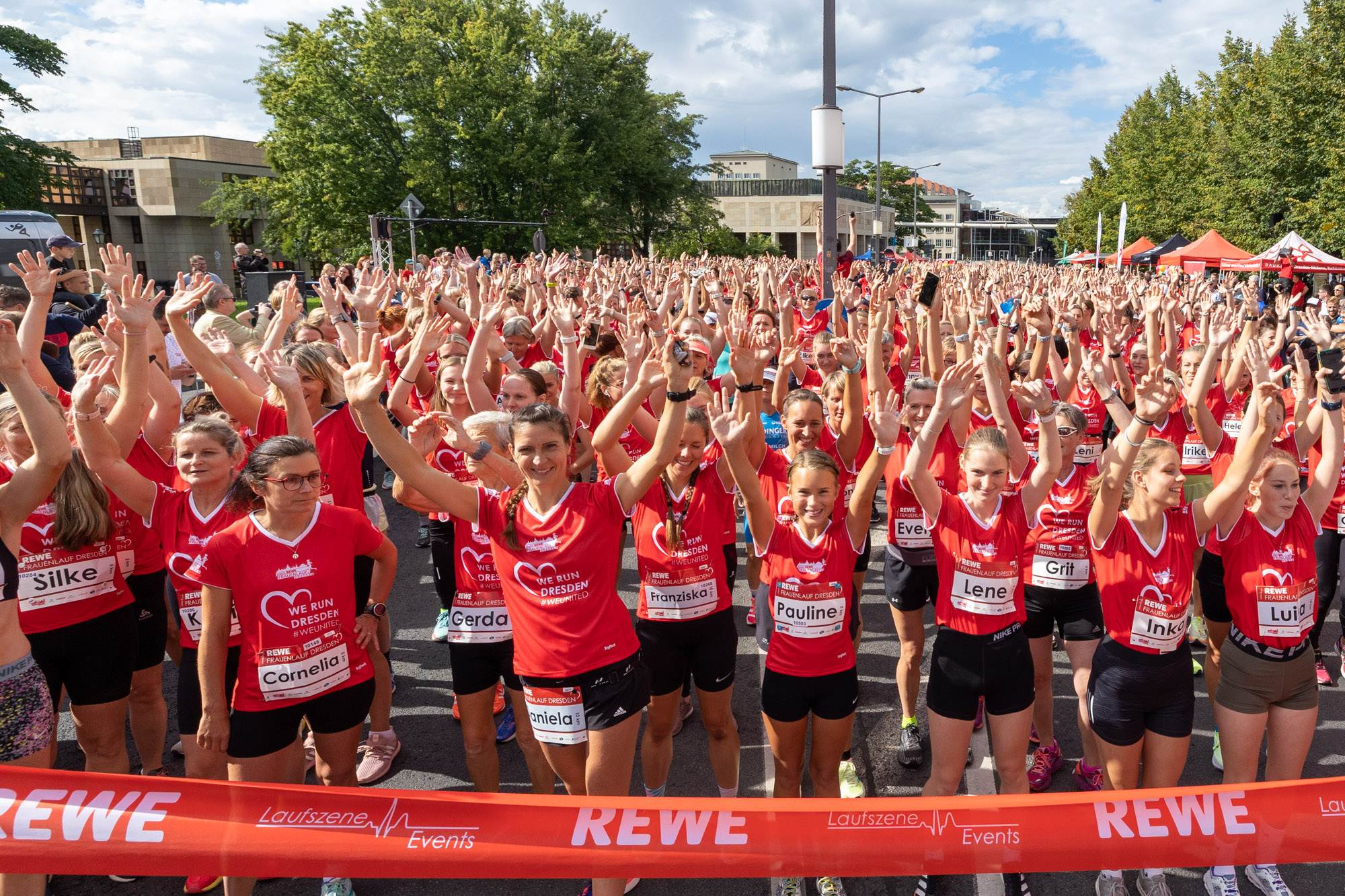 Frauenlauf durch Elbflorenz: Die schönsten Bilder vom REWE Frauenlauf ...