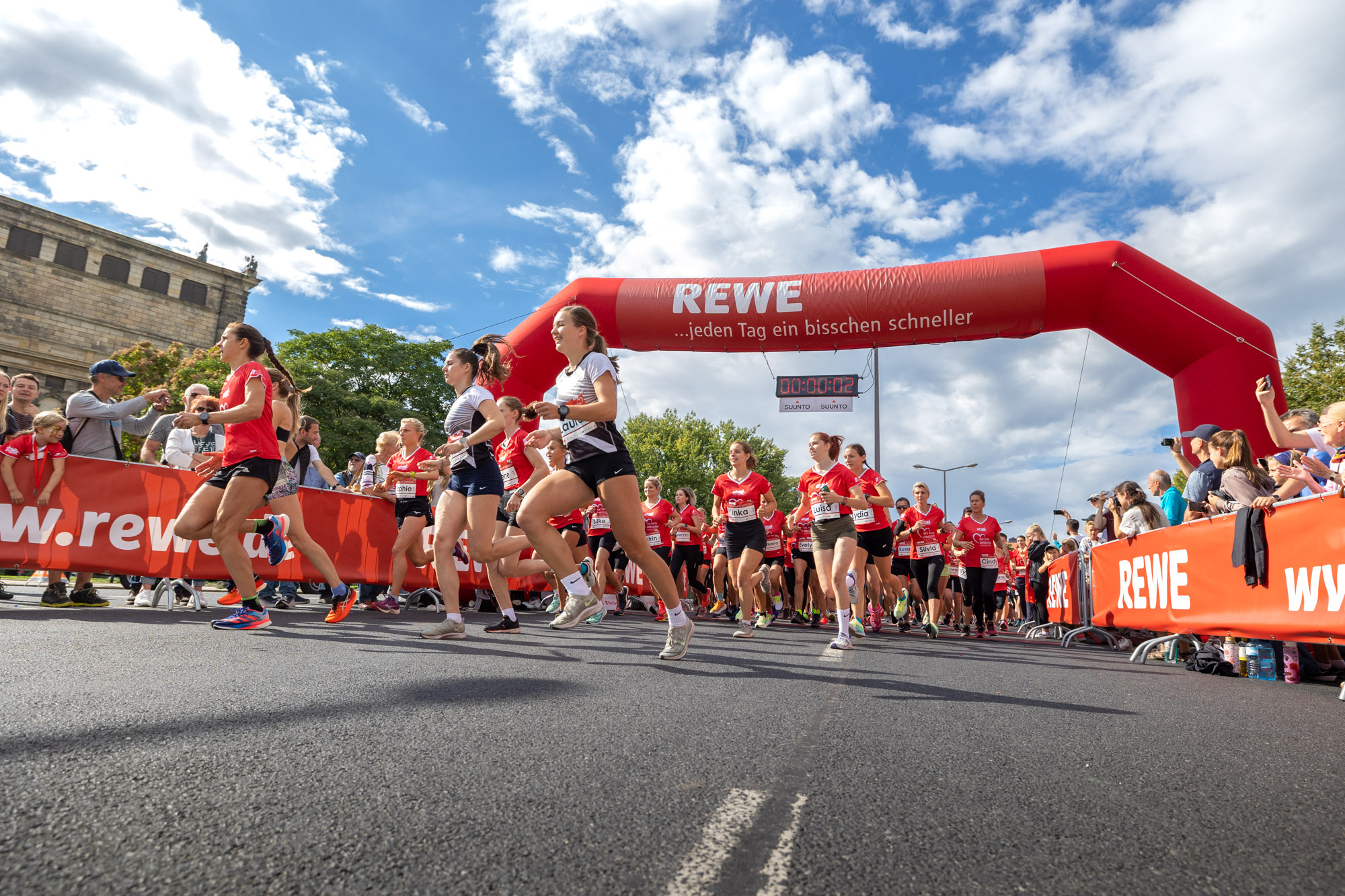 Frauenlauf durch Elbflorenz: Die schönsten Bilder vom REWE Frauenlauf ...