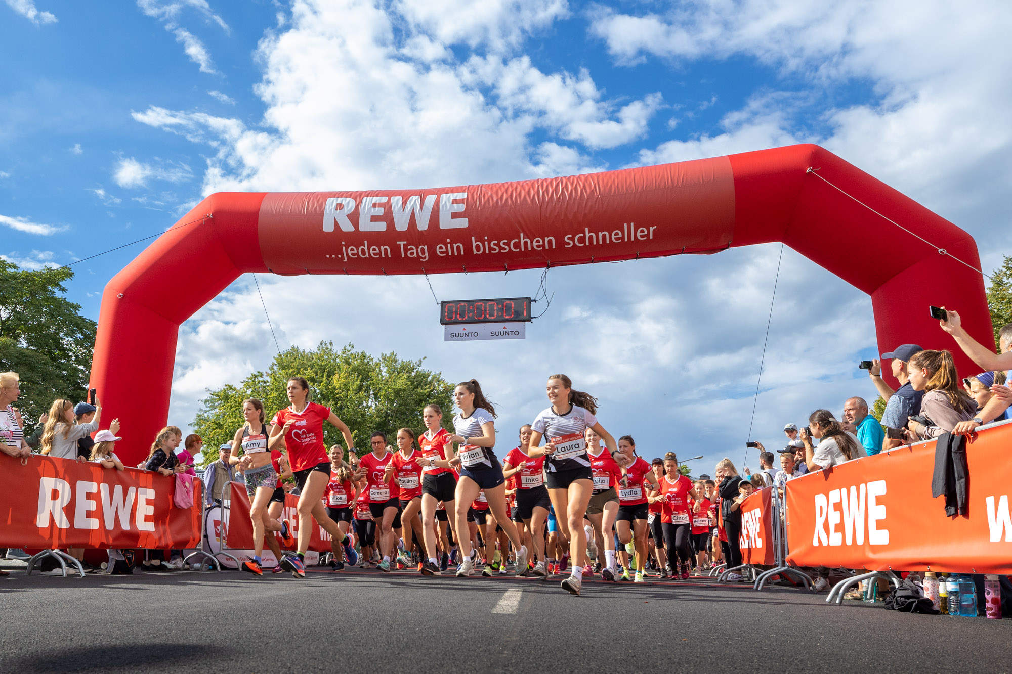 Frauenlauf durch Elbflorenz: Die schönsten Bilder vom REWE Frauenlauf ...