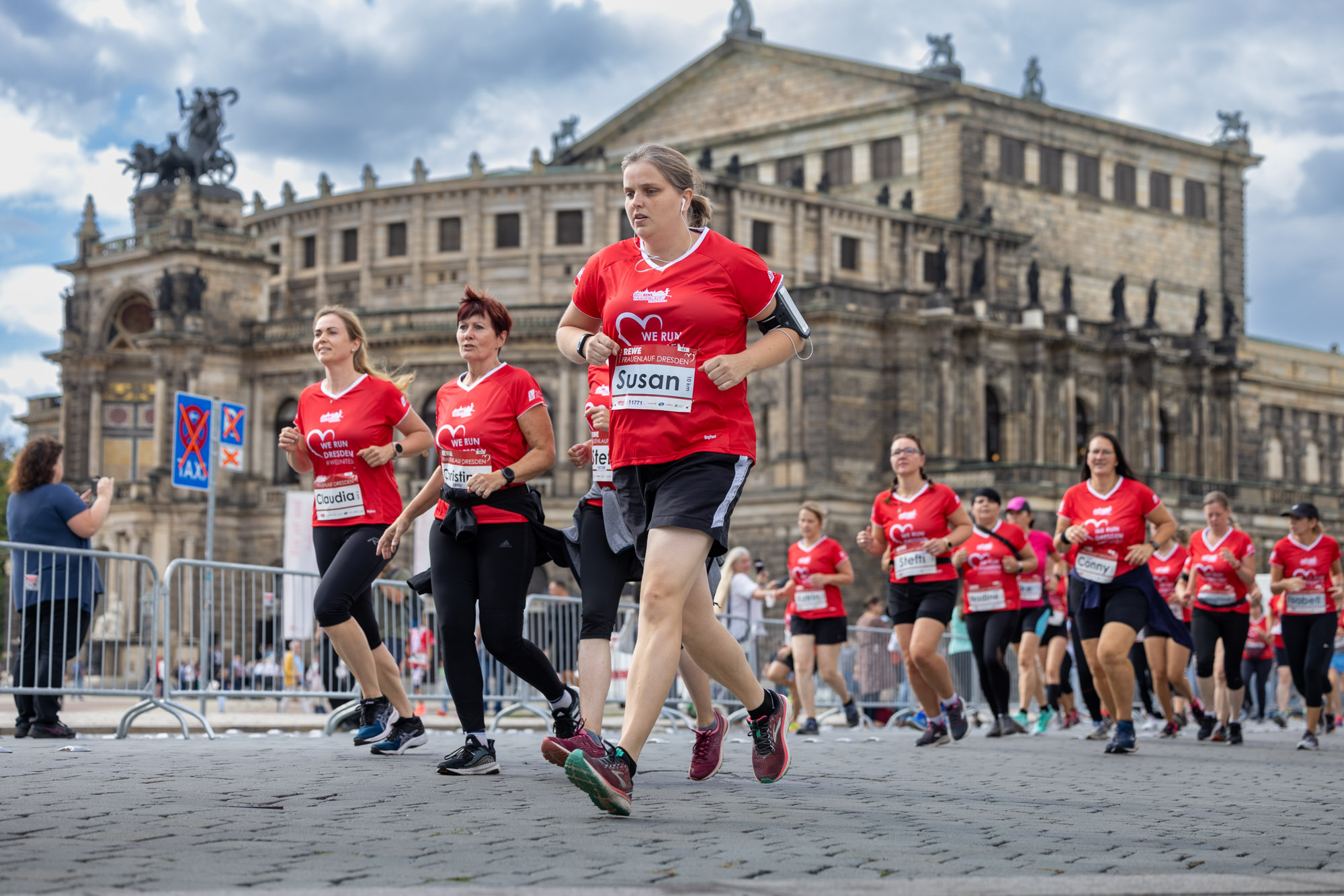 Frauenlauf durch Elbflorenz: Die schönsten Bilder vom REWE Frauenlauf ...