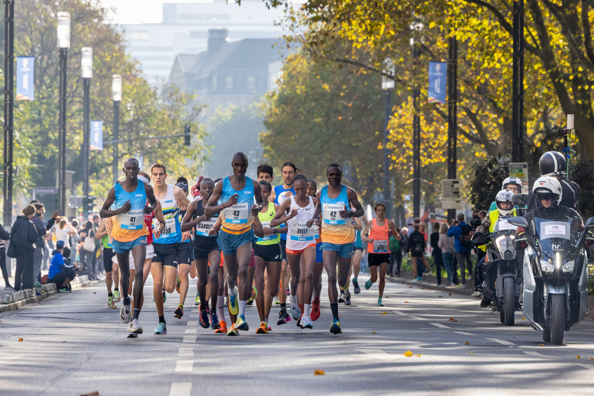 Hendrik Pfeiffer in 2:11:28 Stunden starker Siebter: Die schönsten ...