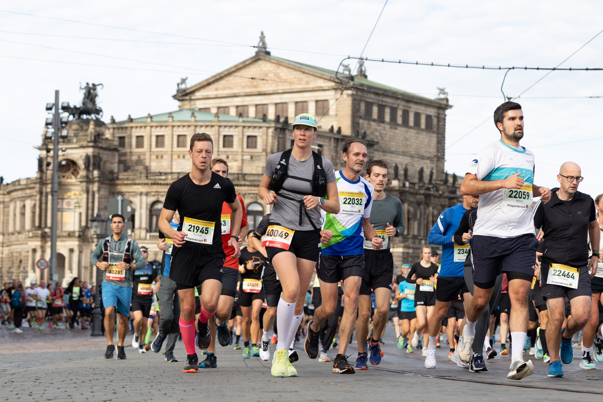 Bildergalerie: Fast 400 Fotos vom Dresden-Marathon - Laufen.de