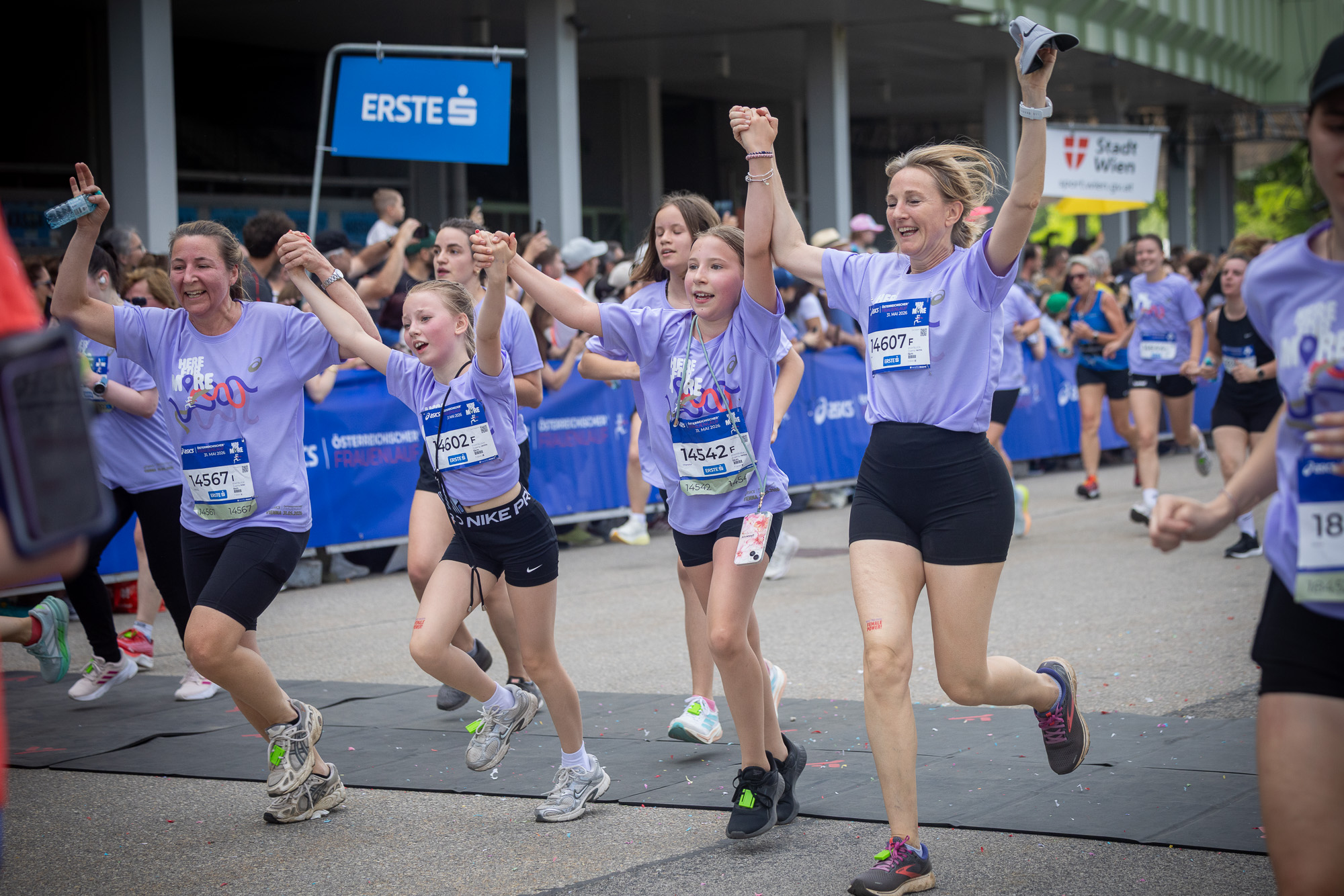 Bildergalerie: Über 200 Fotos vom ASICS Österreichischen Frauenlauf ...