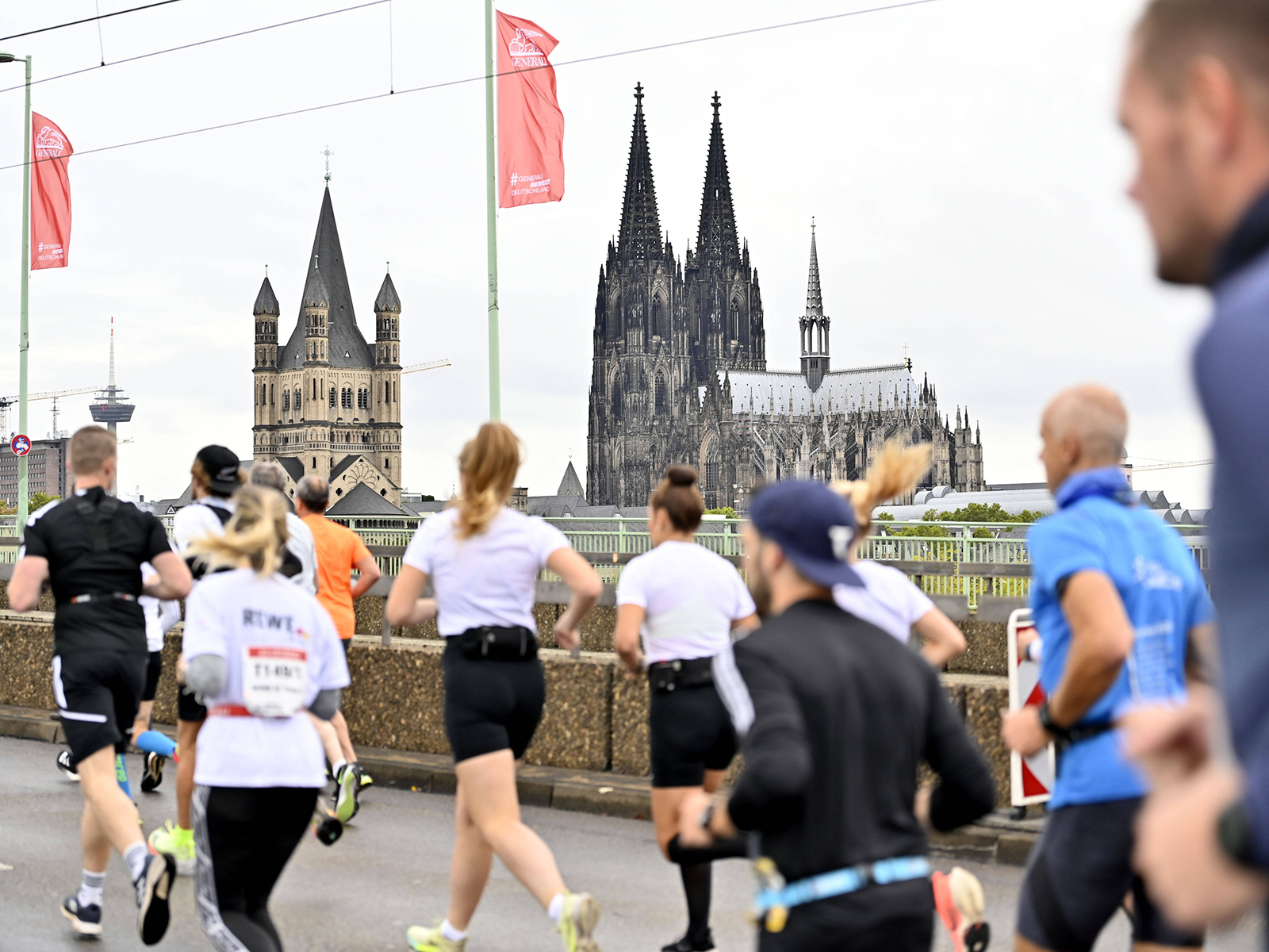 25. Generali Köln Marathon: Jetzt live: Der halbe und ganze Marathon ...