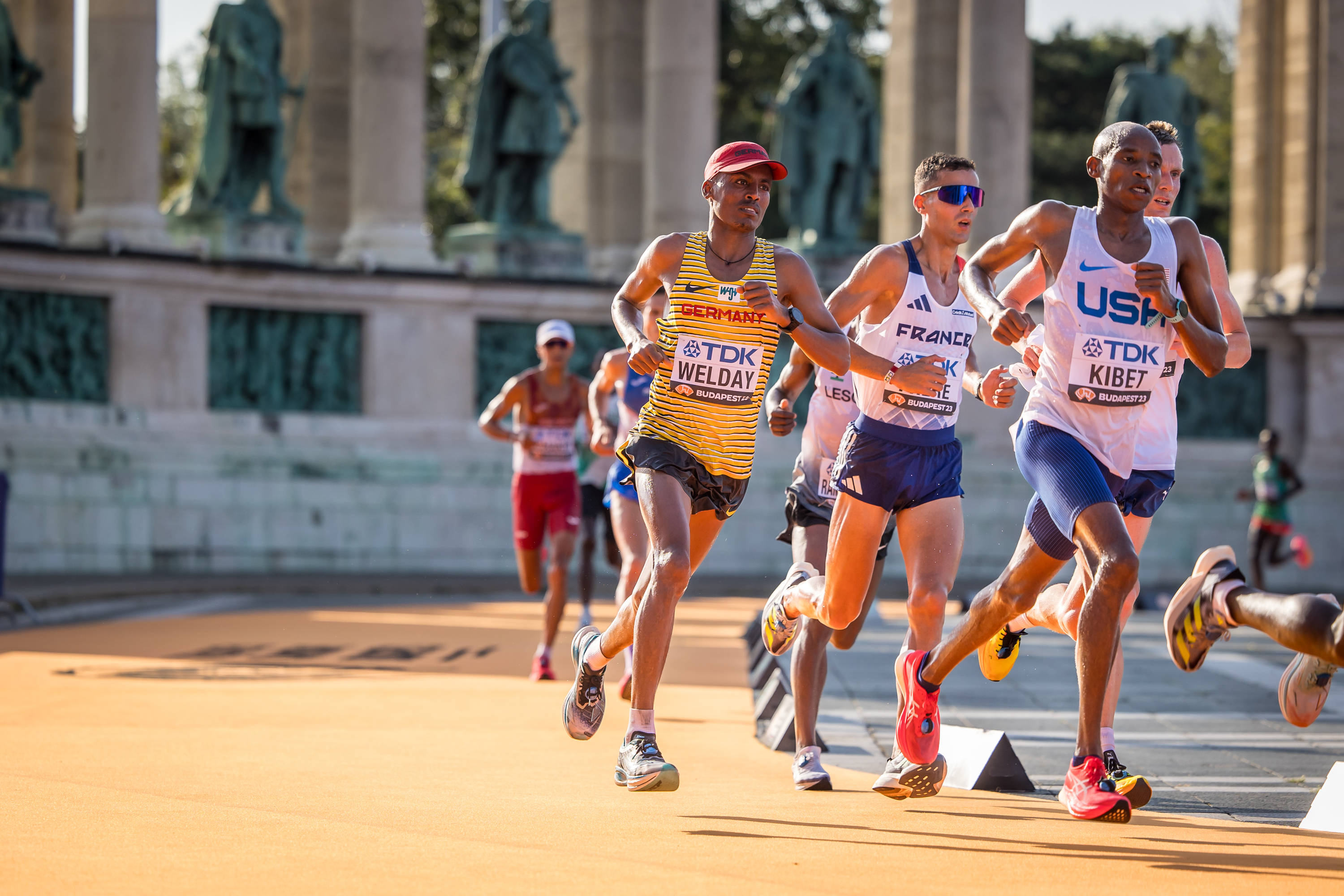 Leichtathletik-WM in Budapest: WM-Marathon: Victor Kiplangat holt Gold ...