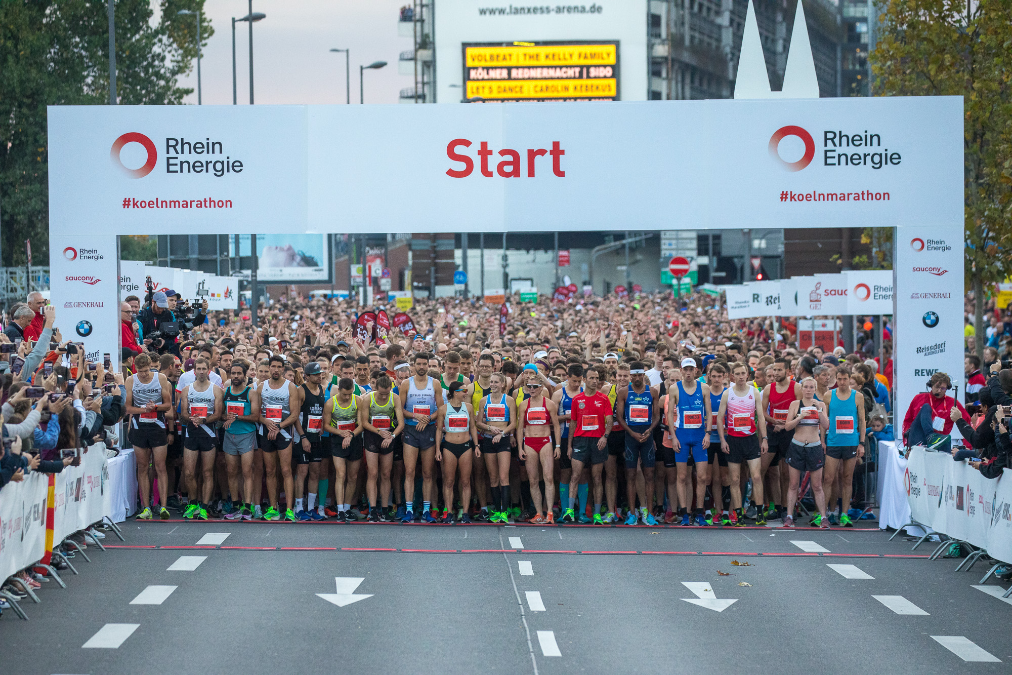 Emotionen pur: Die schönsten Bilder vom Köln-Marathon - Laufen.de
