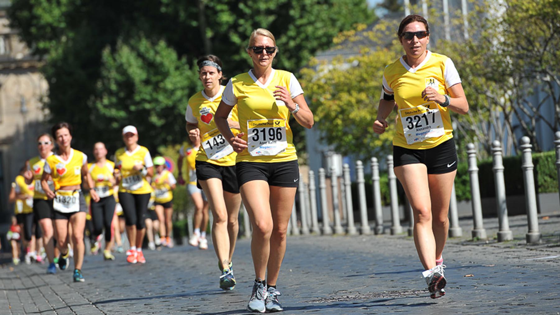 Tolle Bilder vom Deutsche Post Ladies Run Wiesbaden - Laufen.de