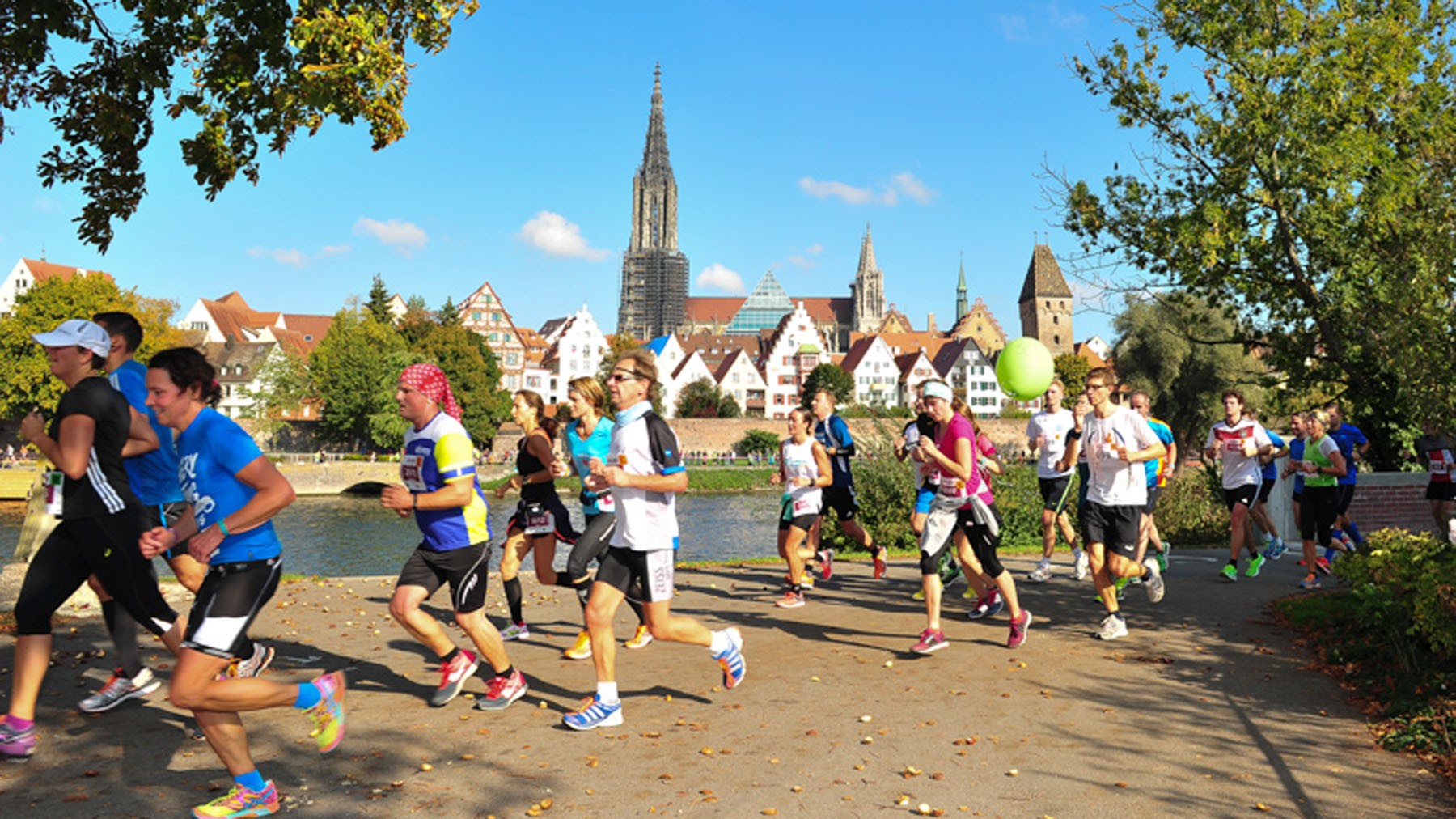 Bildergalerie: Strahlende Finisher beim Einstein-Marathon Ulm - Laufen.de